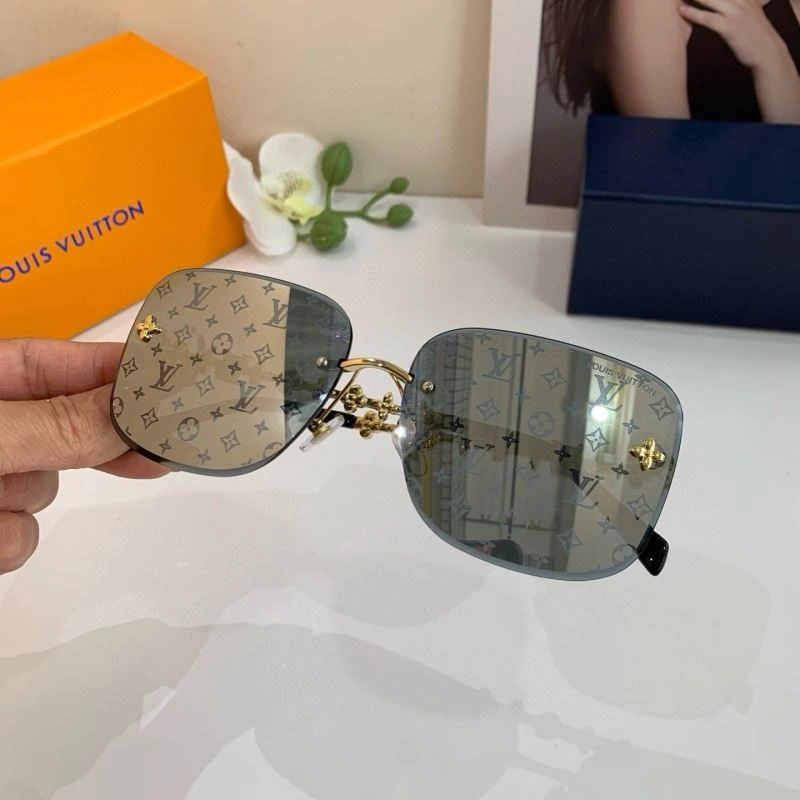 Exact replica Louis Vuitton Sunglasses