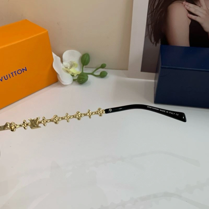 Exact replica Louis Vuitton Sunglasses