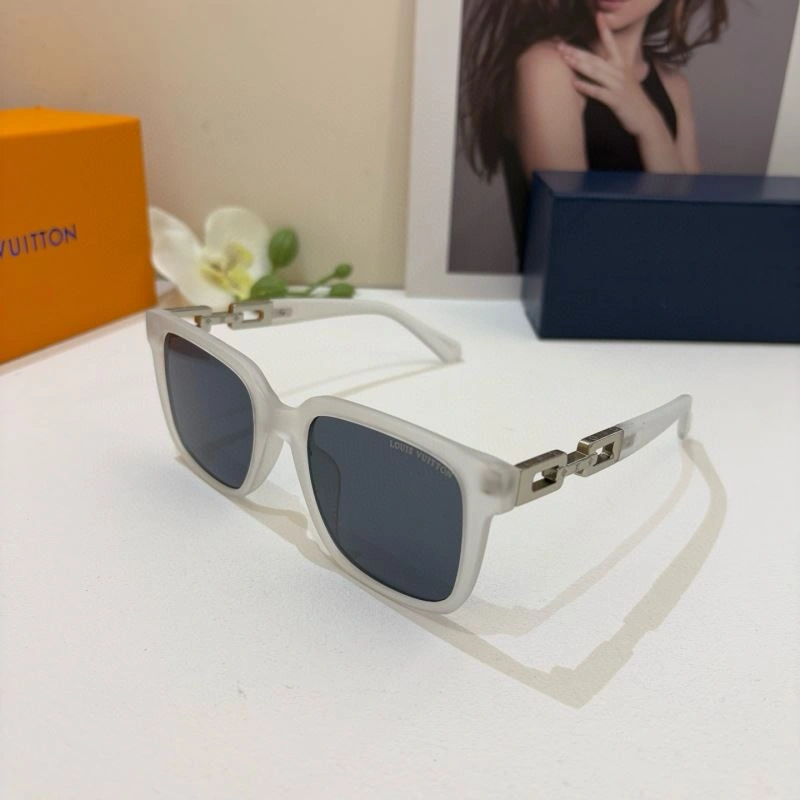 Accurate model Louis Vuitton Sunglasses