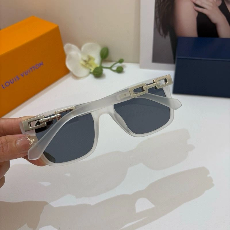 Accurate model Louis Vuitton Sunglasses