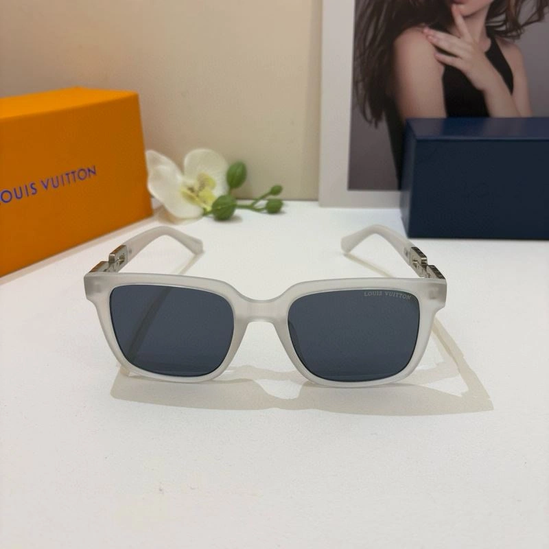 Accurate model Louis Vuitton Sunglasses