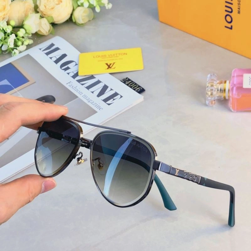Accurate model Louis Vuitton Sunglasses