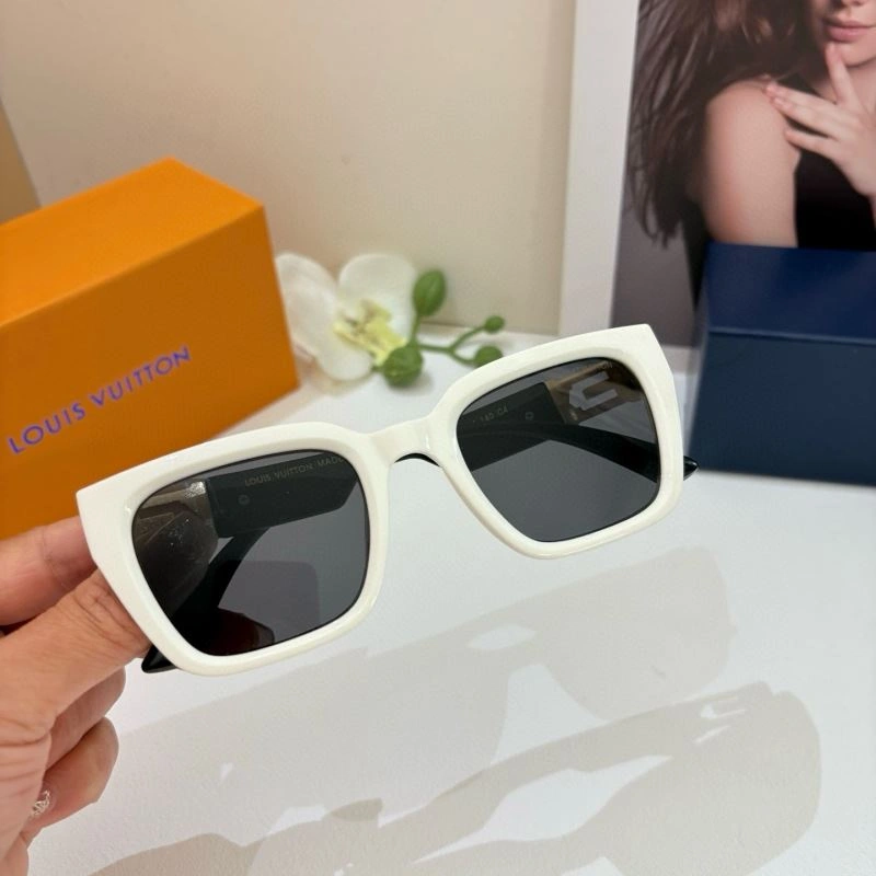 Exact replica Louis Vuitton Sunglasses