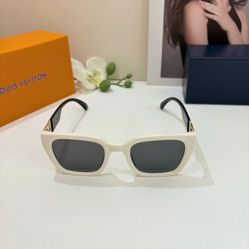 Exact replica Louis Vuitton Sunglasses