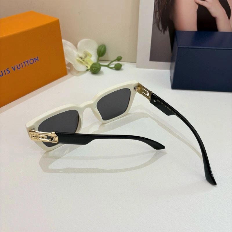 Exact replica Louis Vuitton Sunglasses