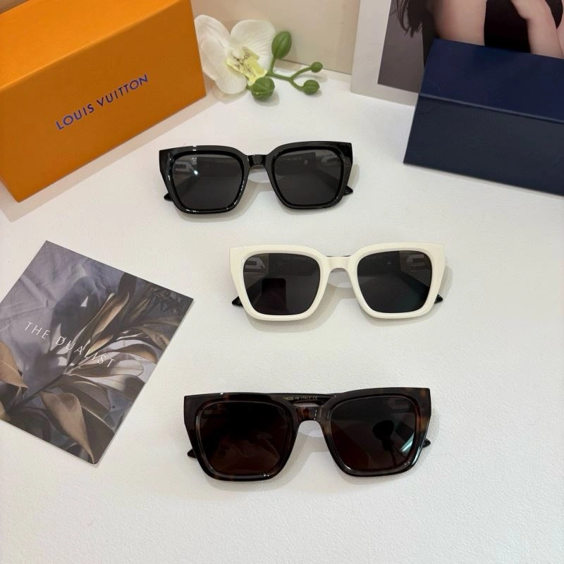 Exact replica Louis Vuitton Sunglasses