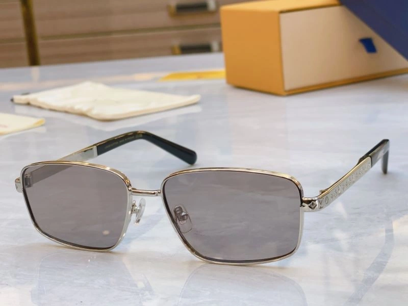 Accurate model Louis Vuitton Sunglasses