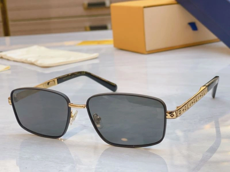 Accurate model Louis Vuitton Sunglasses