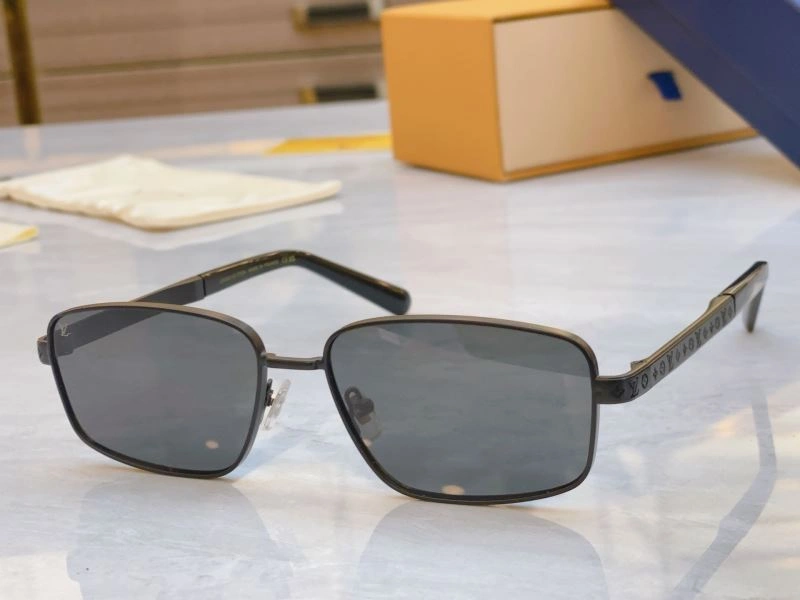 Accurate model Louis Vuitton Sunglasses