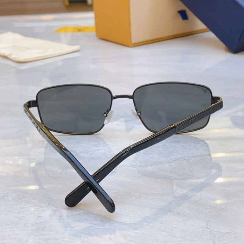 Accurate model Louis Vuitton Sunglasses