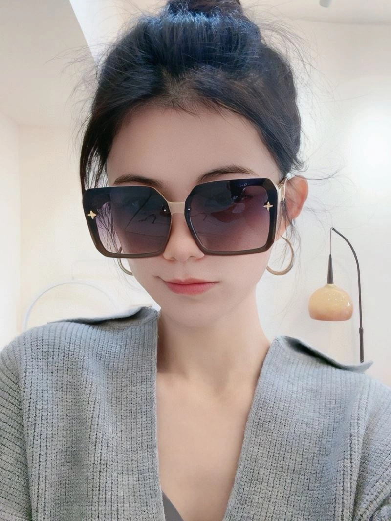 Exact replica Louis Vuitton Sunglasses