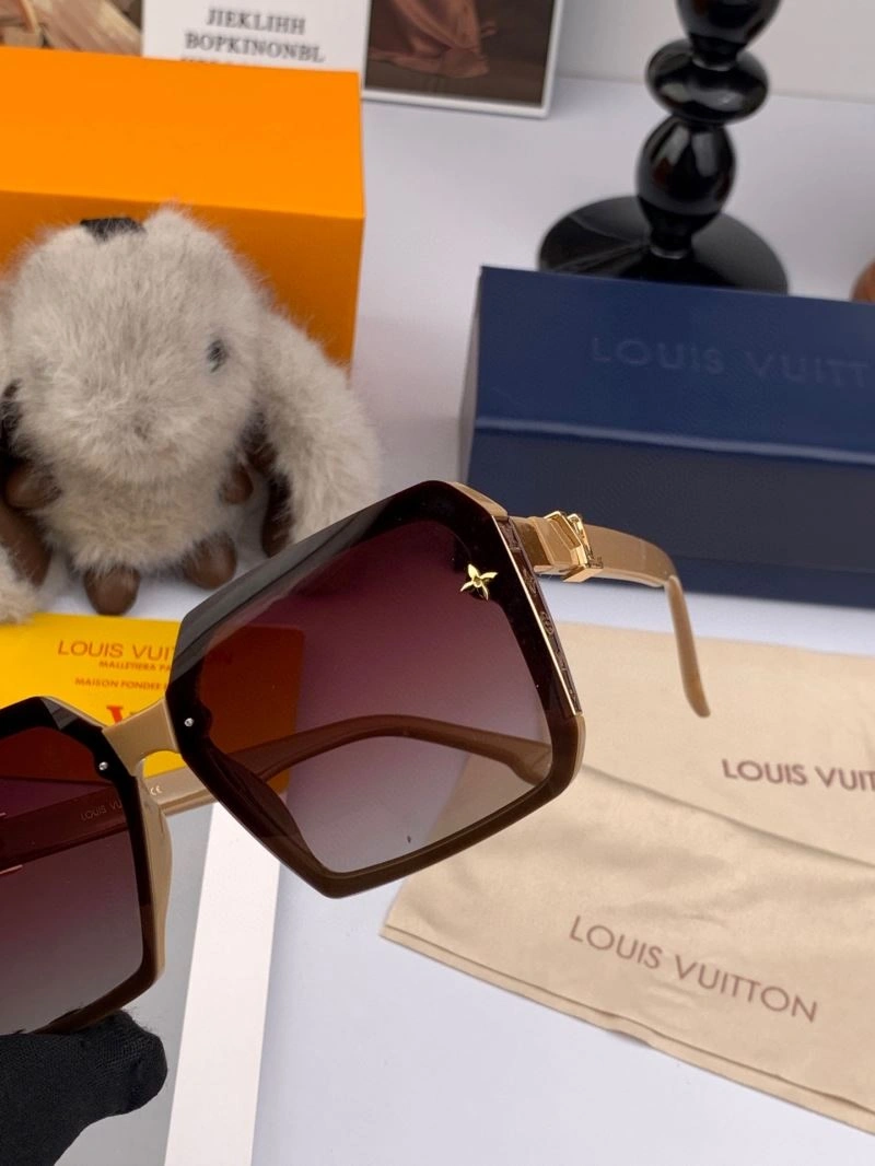 Exact replica Louis Vuitton Sunglasses