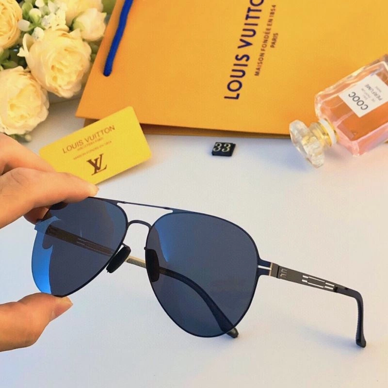 Accurate model Louis Vuitton Sunglasses
