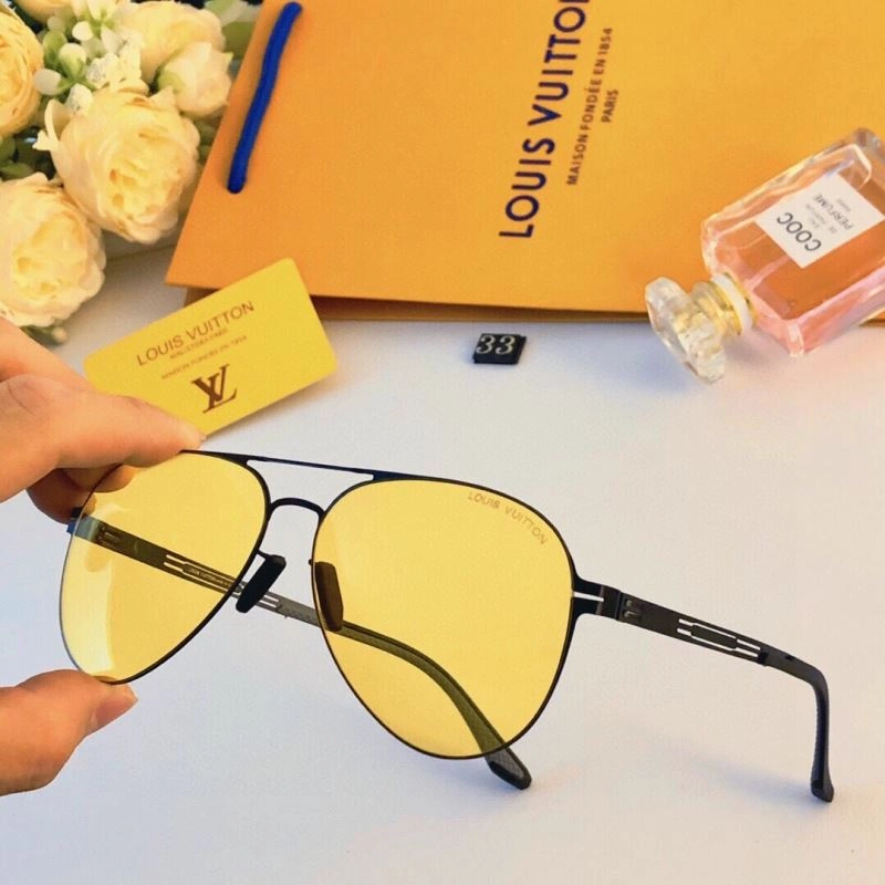 Accurate model Louis Vuitton Sunglasses