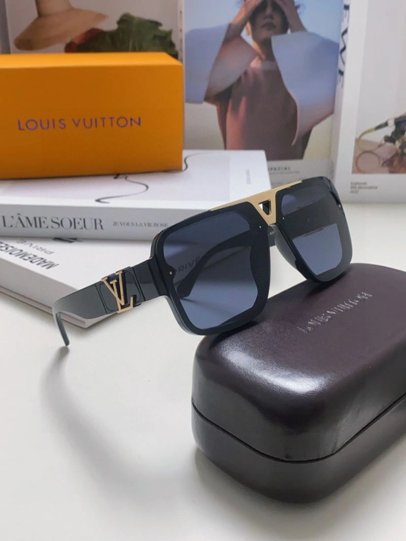 Accurate model Louis Vuitton Sunglasses