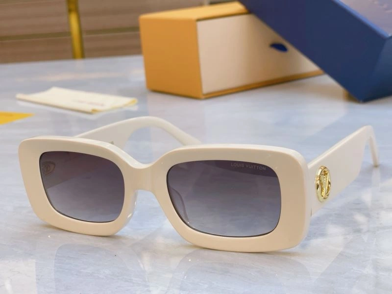 Accurate model Louis Vuitton Sunglasses