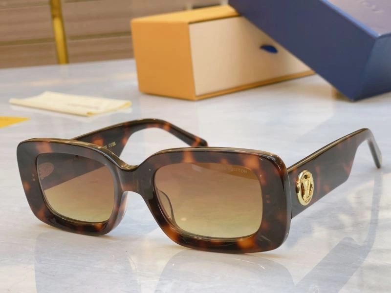 Accurate model Louis Vuitton Sunglasses