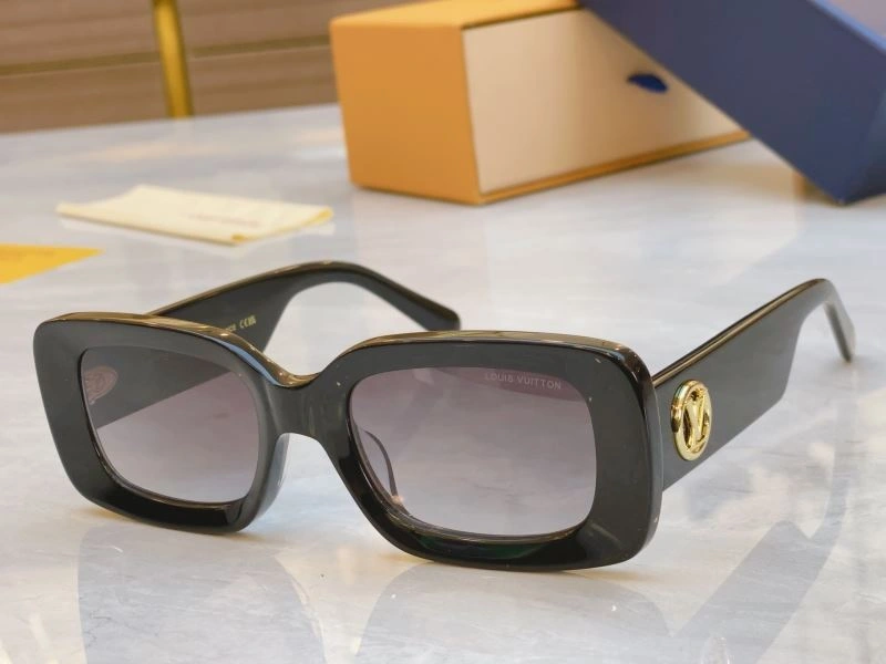 Accurate model Louis Vuitton Sunglasses