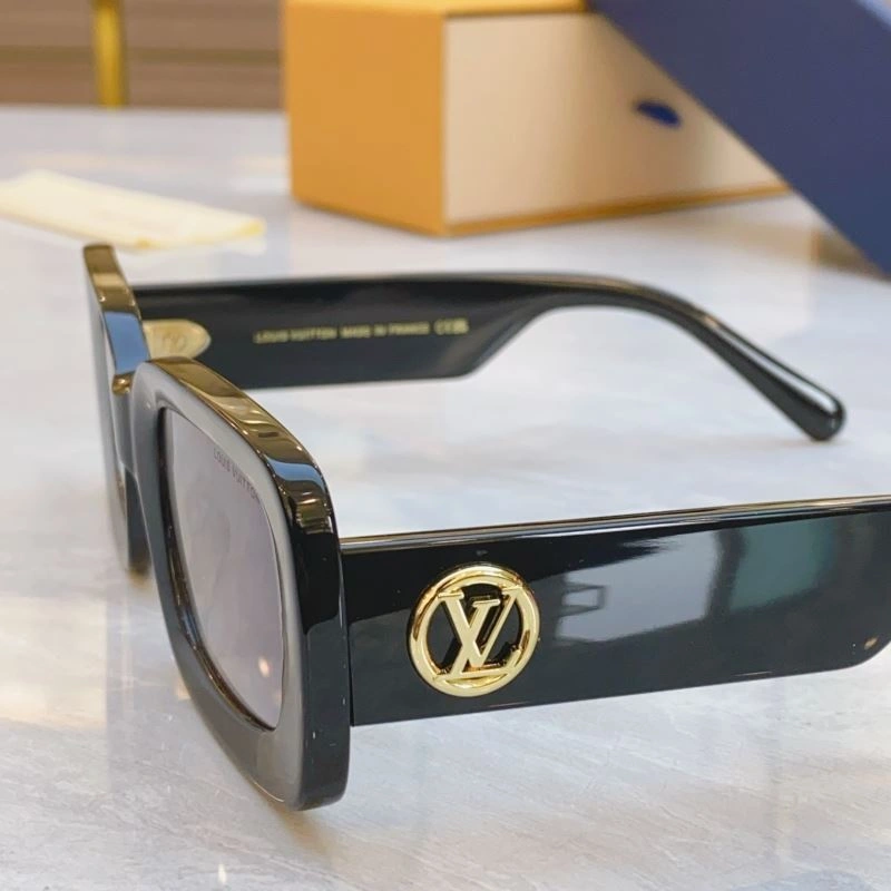 Accurate model Louis Vuitton Sunglasses