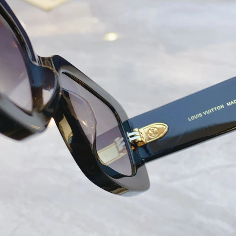Accurate model Louis Vuitton Sunglasses