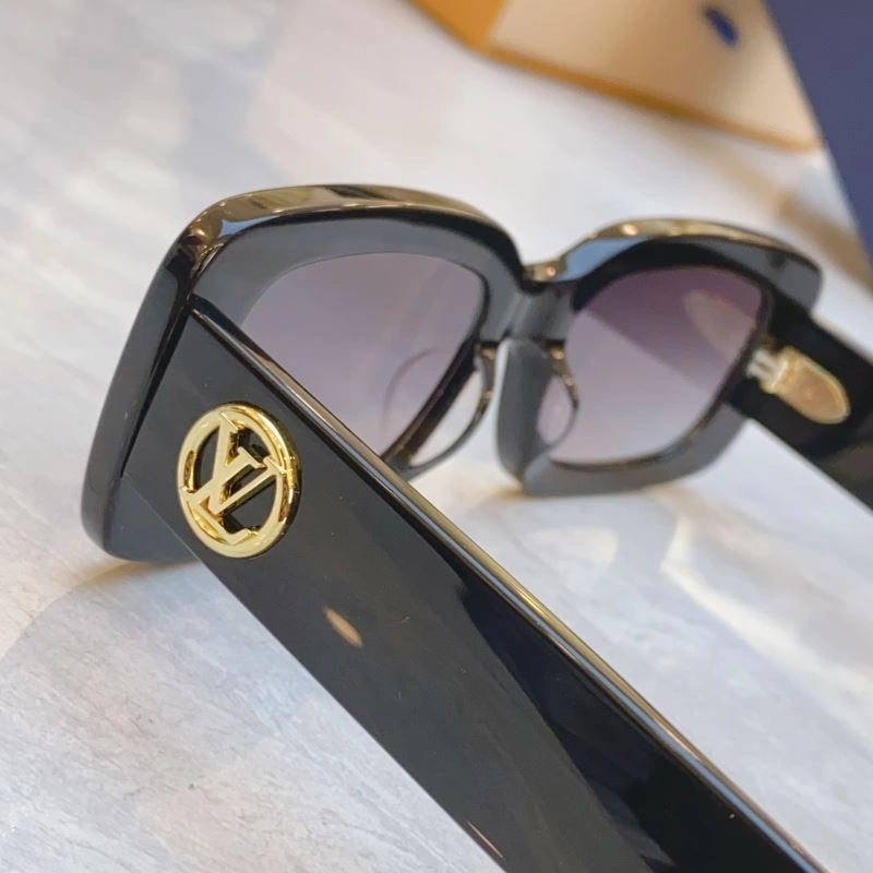 Accurate model Louis Vuitton Sunglasses