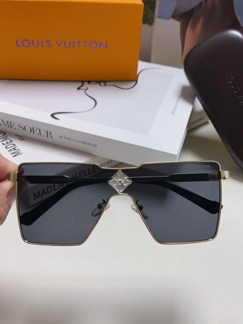 Exact replica Louis Vuitton Sunglasses