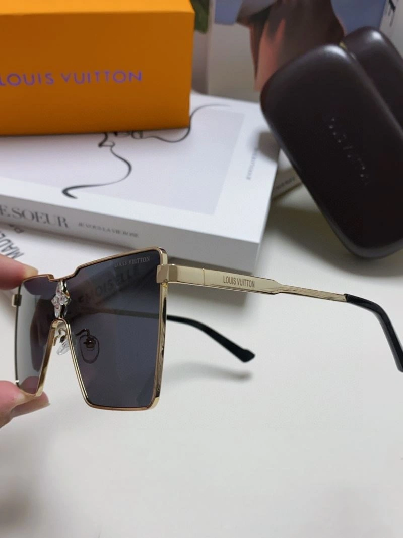 Exact replica Louis Vuitton Sunglasses