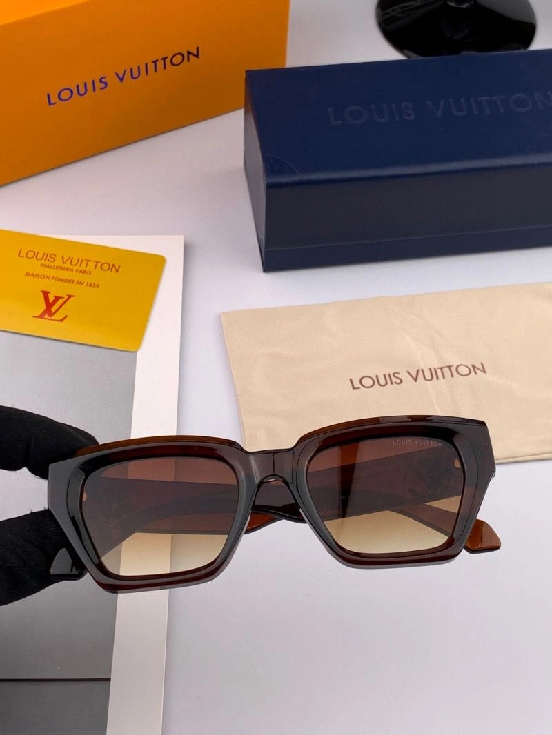 Accurate model Louis Vuitton Sunglasses
