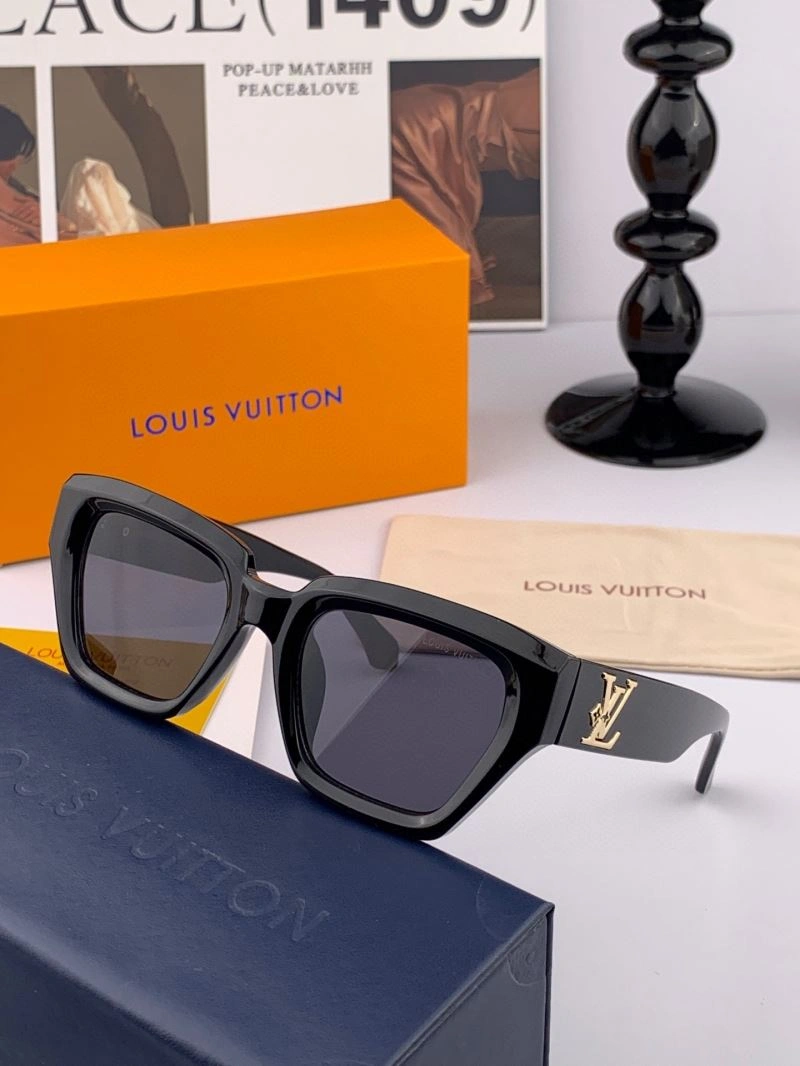 Accurate model Louis Vuitton Sunglasses