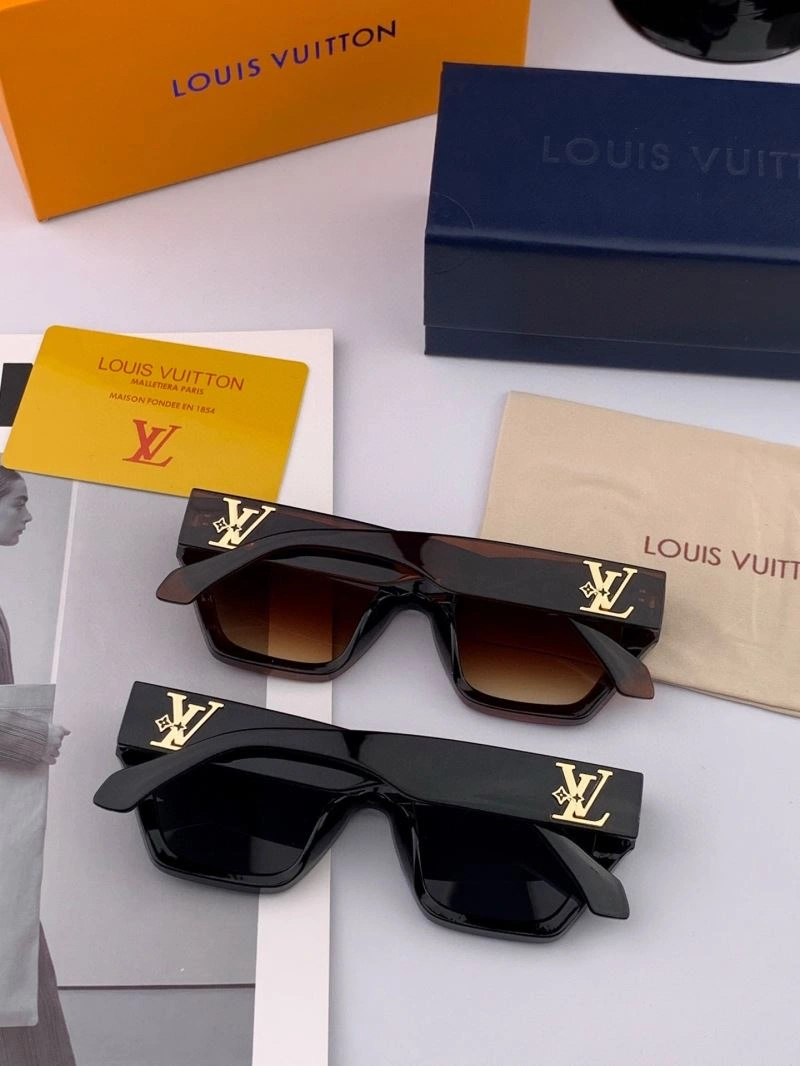 Accurate model Louis Vuitton Sunglasses