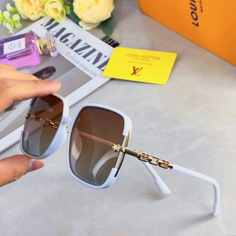 Accurate model Louis Vuitton Sunglasses