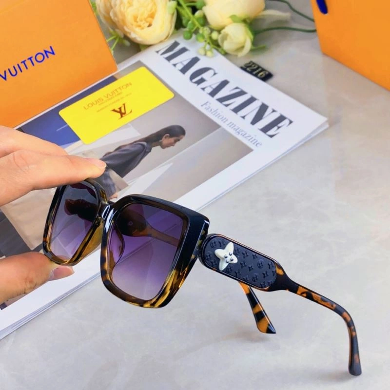 Accurate model Louis Vuitton Sunglasses