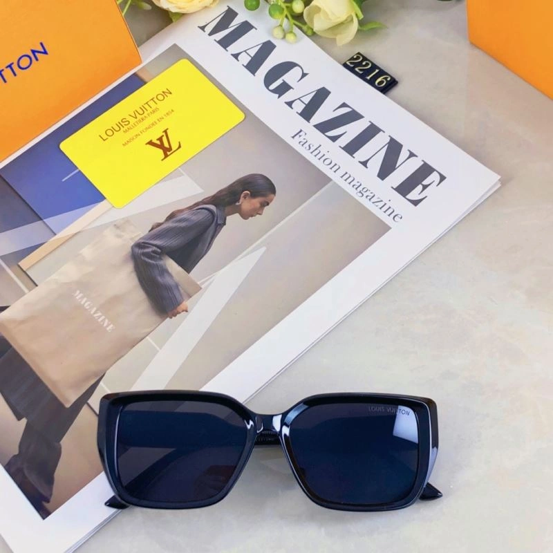Accurate model Louis Vuitton Sunglasses