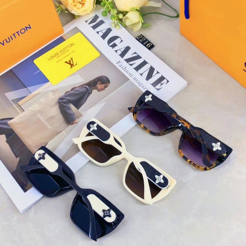 Accurate model Louis Vuitton Sunglasses