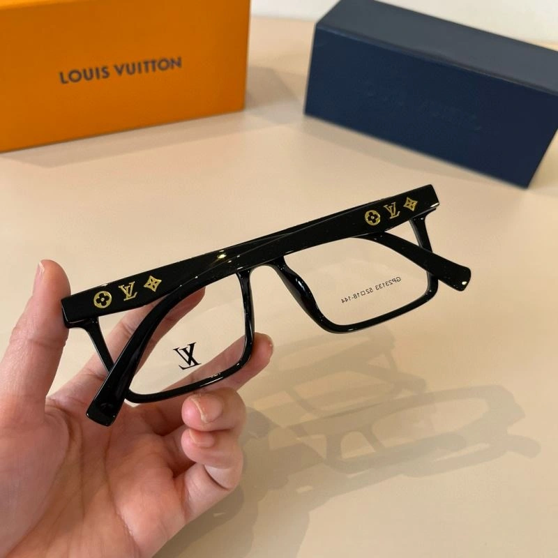 Accurate model Louis Vuitton Sunglasses