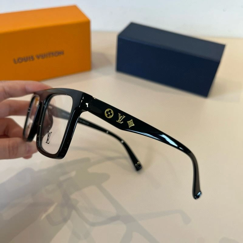 Accurate model Louis Vuitton Sunglasses