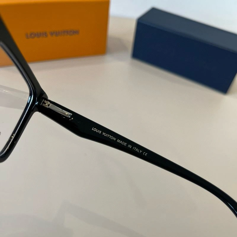 Accurate model Louis Vuitton Sunglasses