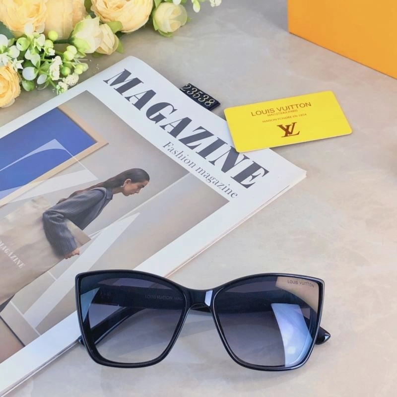 Accurate model Louis Vuitton Sunglasses