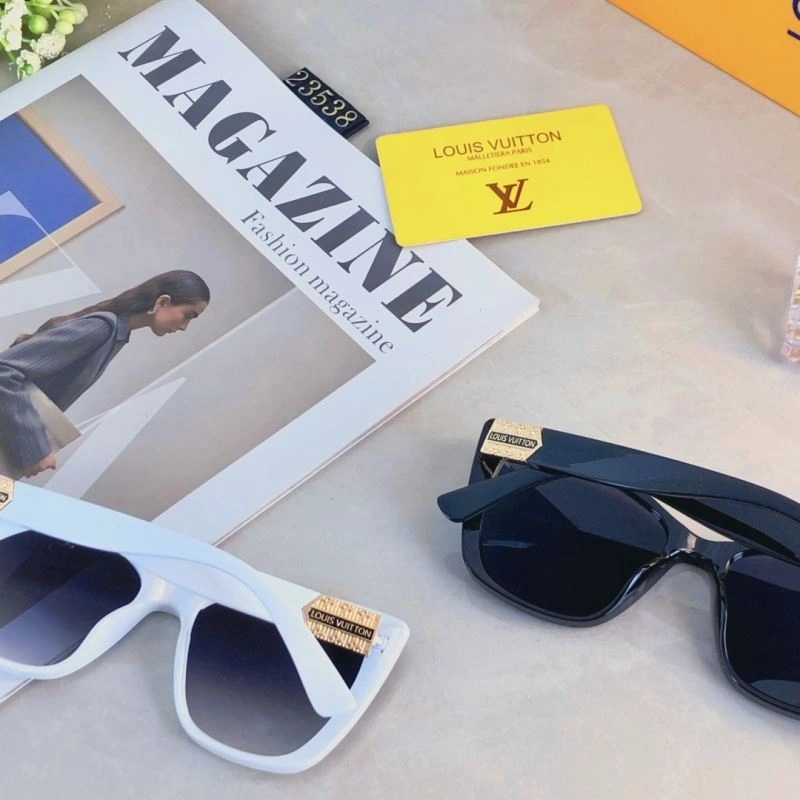 Accurate model Louis Vuitton Sunglasses