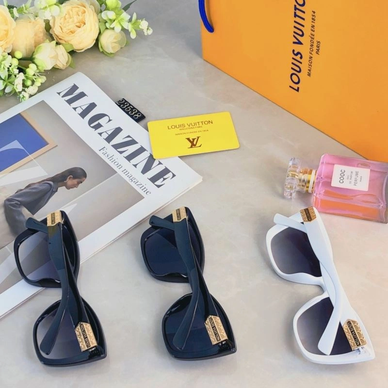 Accurate model Louis Vuitton Sunglasses