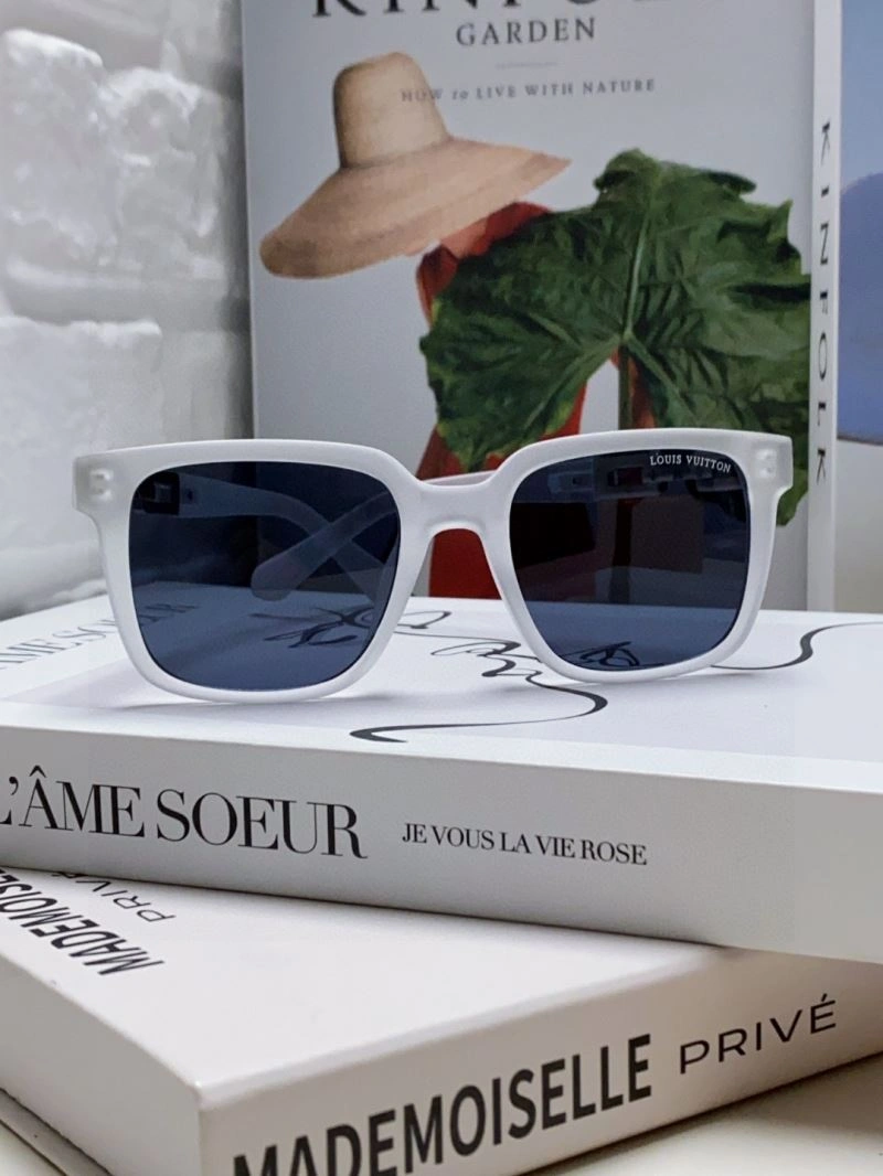 Accurate model Louis Vuitton Sunglasses
