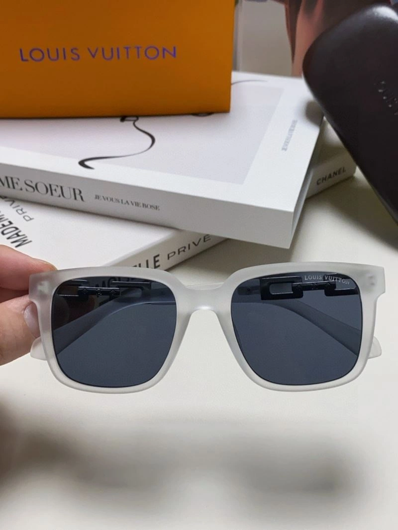 Accurate model Louis Vuitton Sunglasses