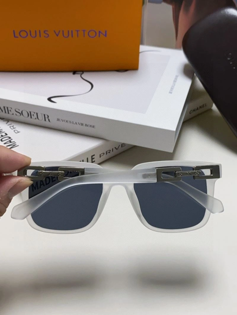 Accurate model Louis Vuitton Sunglasses