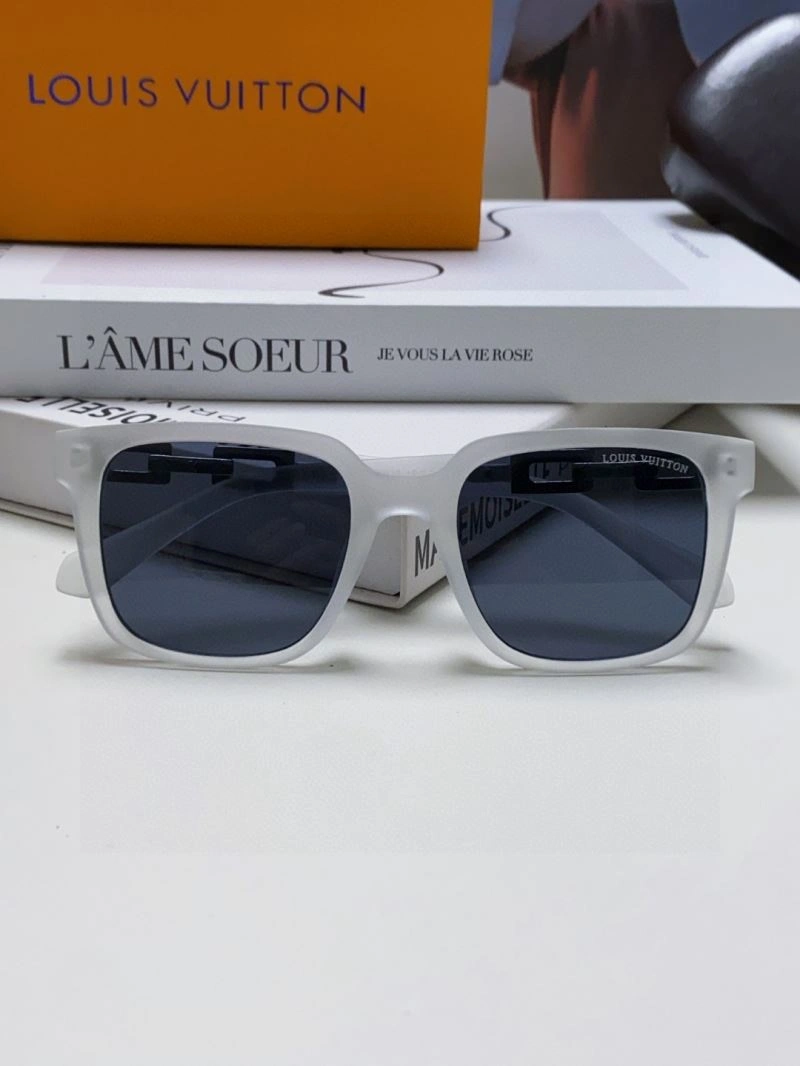 Accurate model Louis Vuitton Sunglasses