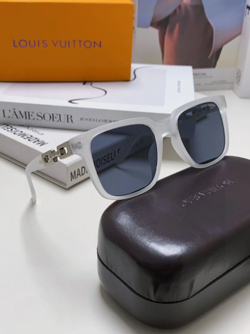 Accurate model Louis Vuitton Sunglasses