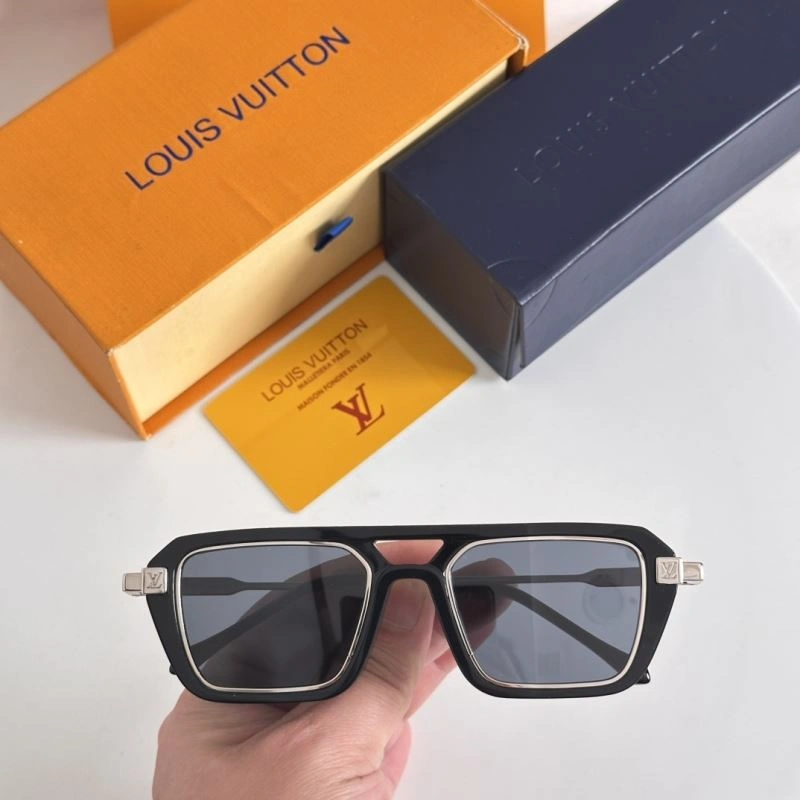 Accurate model Louis Vuitton Sunglasses