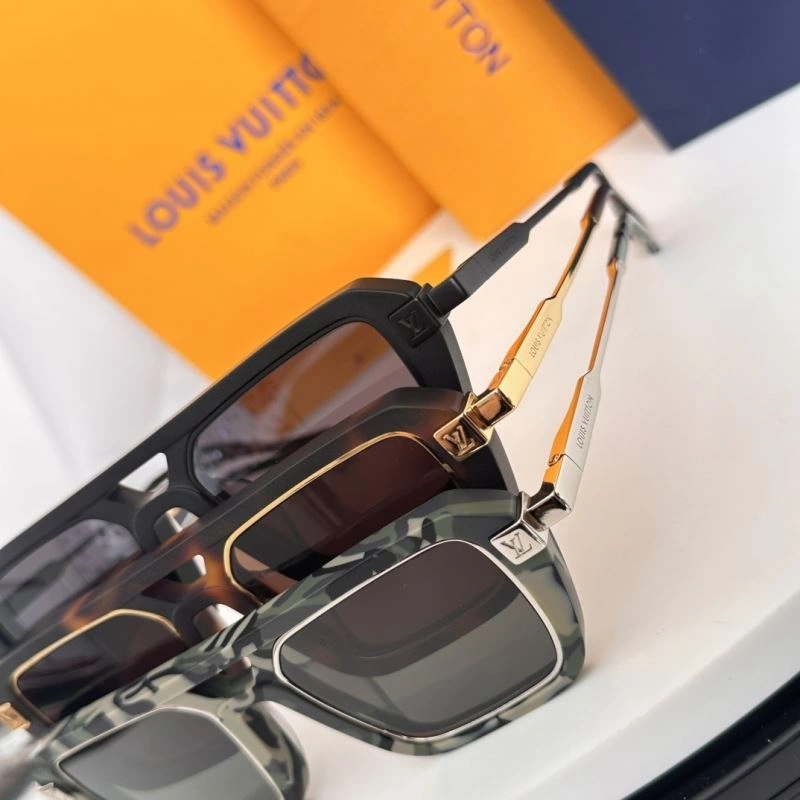 Accurate model Louis Vuitton Sunglasses