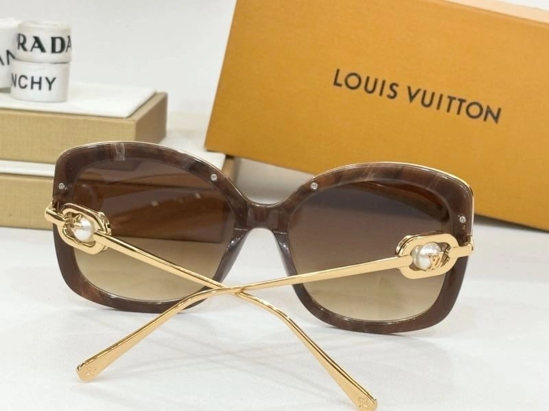 Exact replica Louis Vuitton Sunglasses