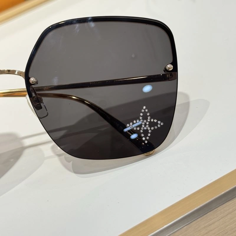 Exact replica Louis Vuitton Sunglasses