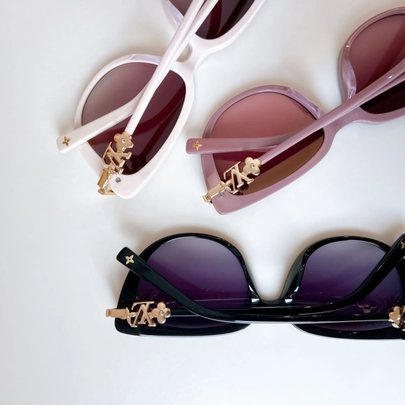 Accurate model Louis Vuitton Sunglasses